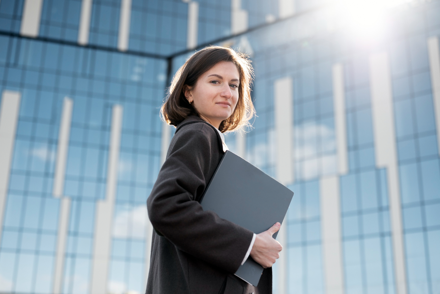 Apa Itu Glass Ceiling dan Dampaknya pada Karier Perempuan